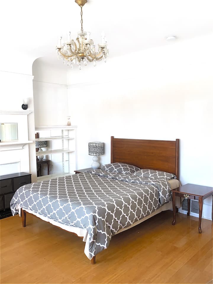 Large Charming Bedroom #2 /Sfsu/ucsf - San Francisco, CA