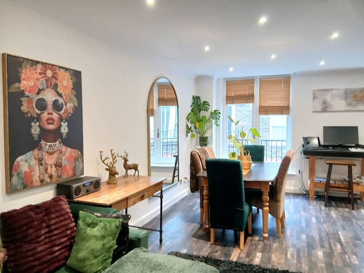 Contractors Free Parking Sleeps 6 - London