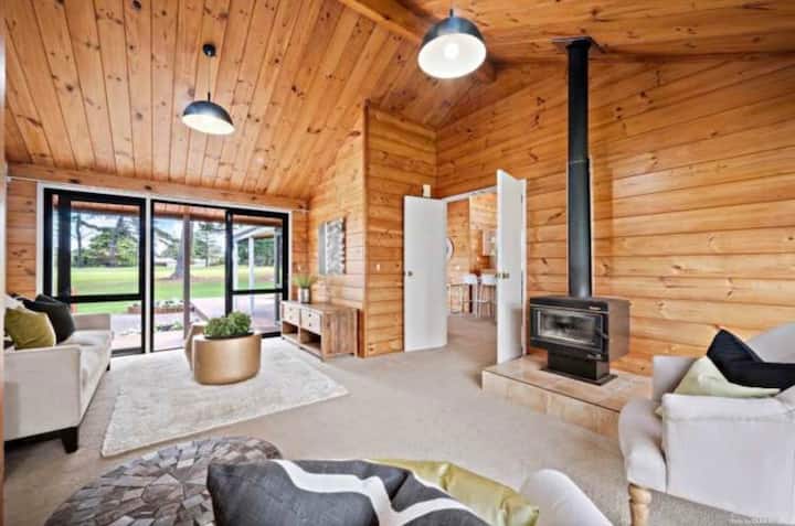 奥克兰东区Botany Town高尔夫球场边民宿，环境优美购物方便。仅限女士入住 - Waiheke Island