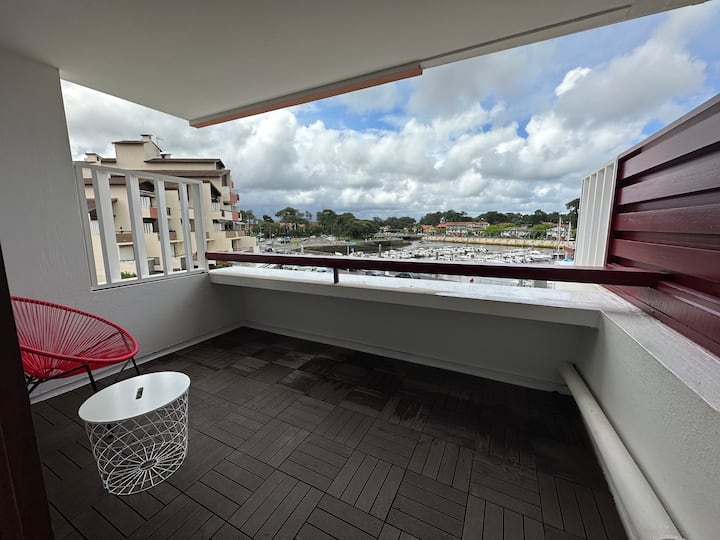 Le Bon Amour Sur Le Port De Capbreton - Seignosse