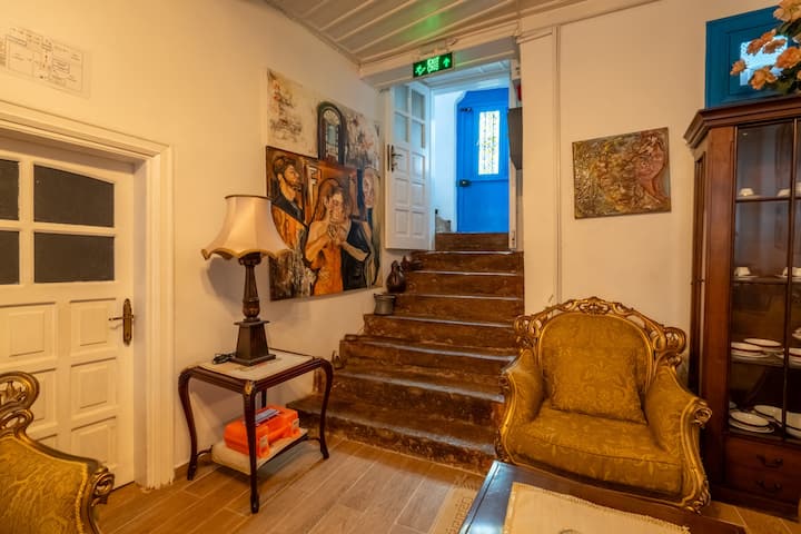 Tuba Art House | Paintings In A Historic Home - Ayvalık