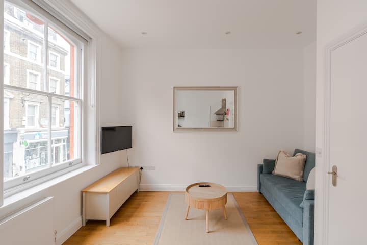 Central 1-bed Flat · By Oxford Circus · Sleeps 4 - London