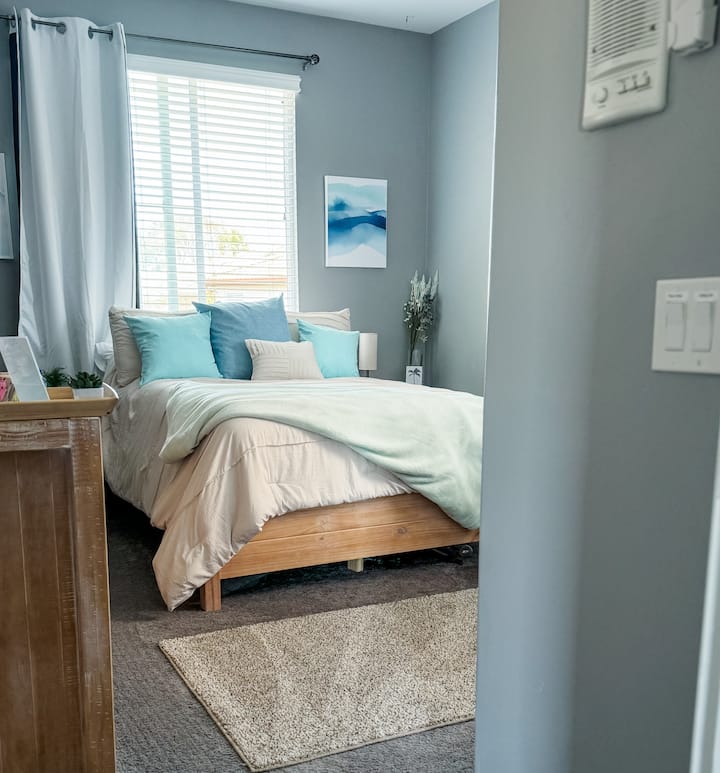 Cozy Private Room Perfect For A Weekend Getaway - San Diego, CA