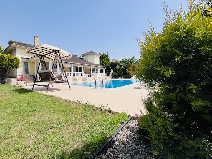 Foca Ozel Havuzlu Konforlu Villa - Foça