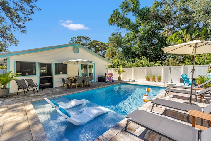 Sarasota Sunshine House With Heated Pool & E-bikes - Sarasota, FL