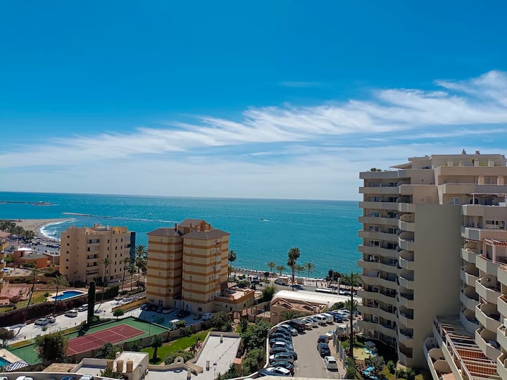 Benalbeach Con Vistas. Primera Linea De Playa. - Benalmádena