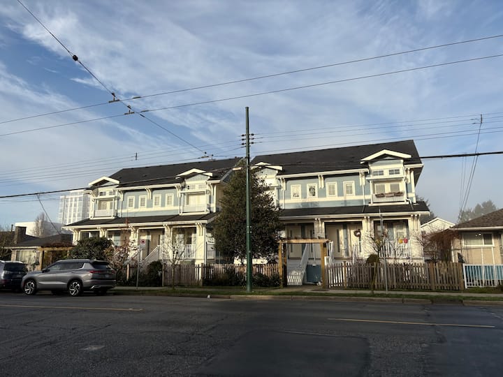 The Getaway - Convenient, Private Entrance, Modern - Vancouver