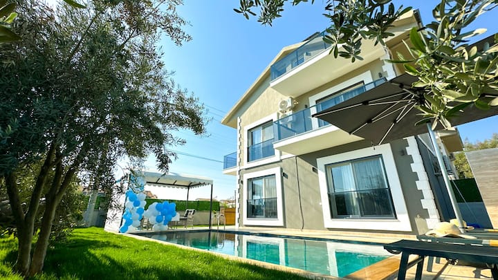 Göl Villaları 2 (38/c)
Merkezde Havuzlu Aile Villa - Fethiye