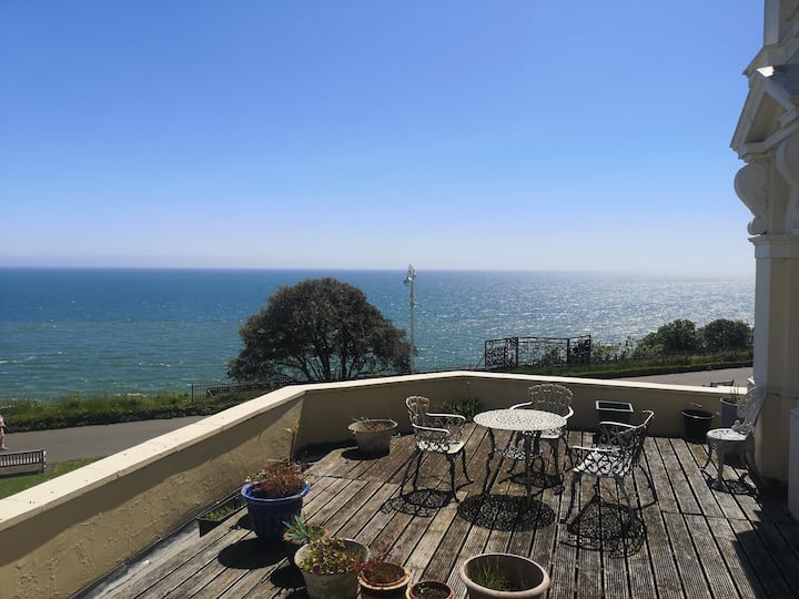 Spacious  Balcony Apartment. Views Over To France. - フォークストーン