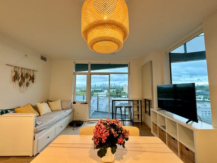 Brentwood-bliss Modern Minimalist Stylish 1b Condo - Burnaby