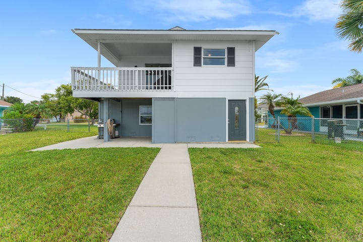Cozy Beach House On Canal - Hernando Beach, FL