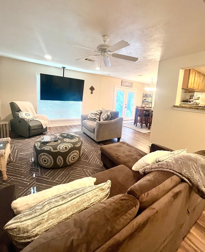 Westwood Home - 8 Minute Drive To Kyle Field - Bryan, TX