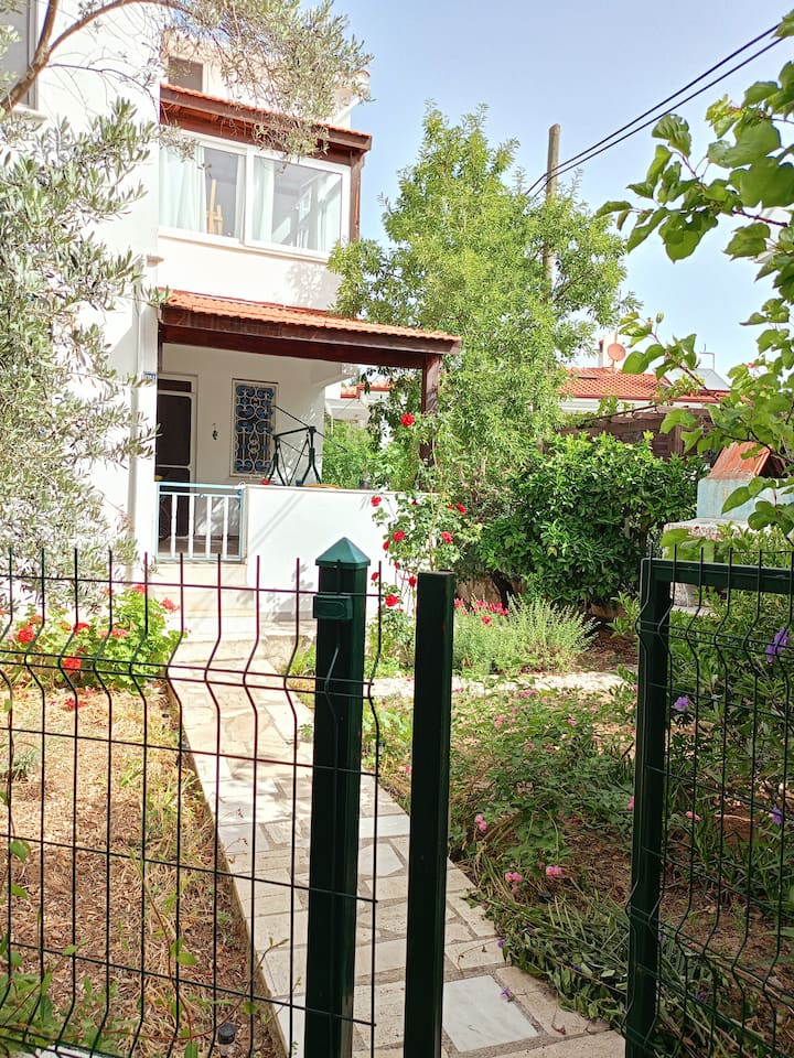 Datça Merkezde Site Içinde Bahçeli Dublex Ev
Tuğba - Datça