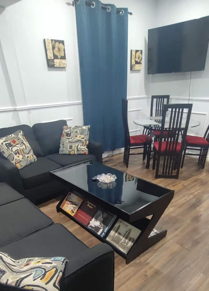 Entire  Home 2br Perfect  For Extended Stays - Windsor, ON, Canada