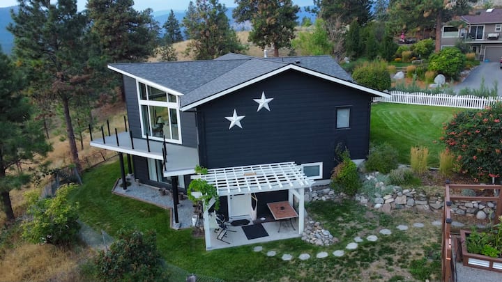 Stunning Mountain-orchard Views - Summerland