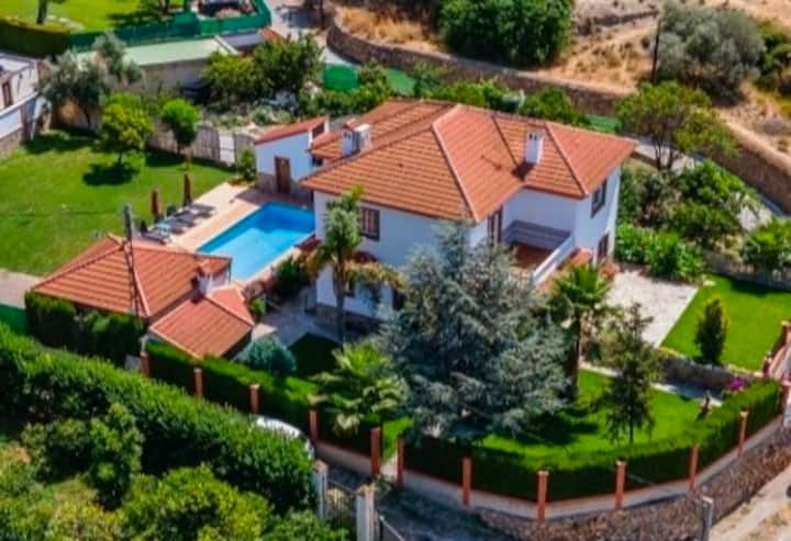 Casa Rural Las Cuatro Flores. - Capileira