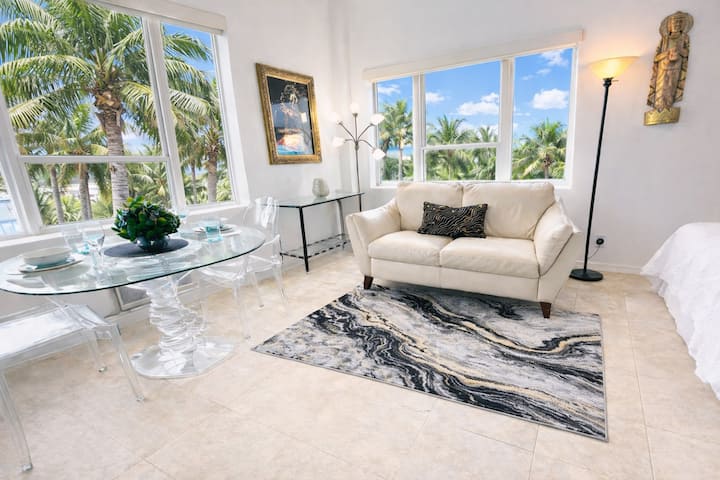 South Beach Jr Suite Paradise & Convention Center - Miami Beach, FL