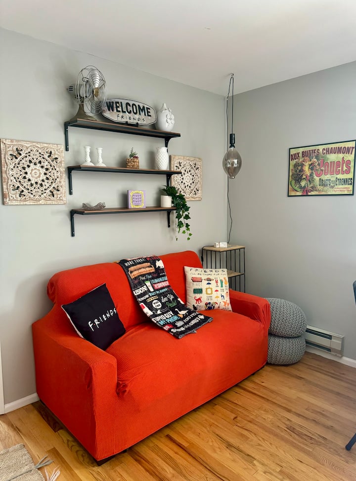 Cozy Private Friends’ Theme 1 Bedroom Apartment. - Weehawken, NJ
