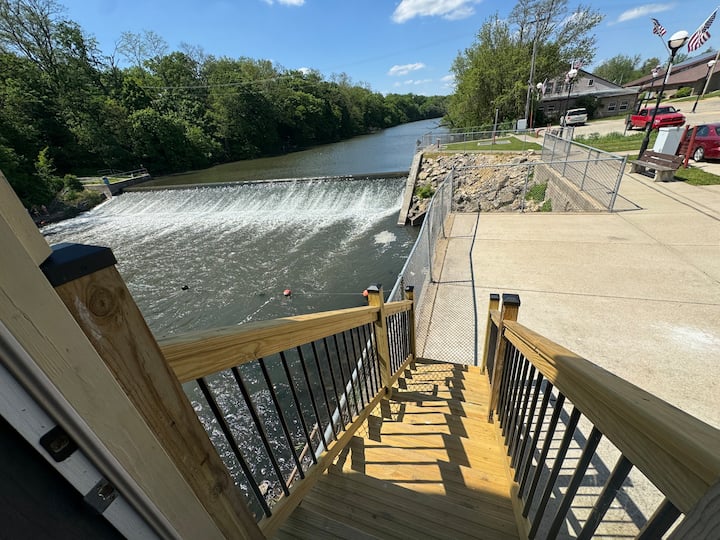 Sugar River Airbnb - Evansville, WI
