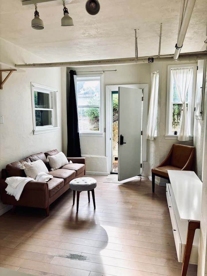 Cozy Apartment Suite With Yard - Redding, CA