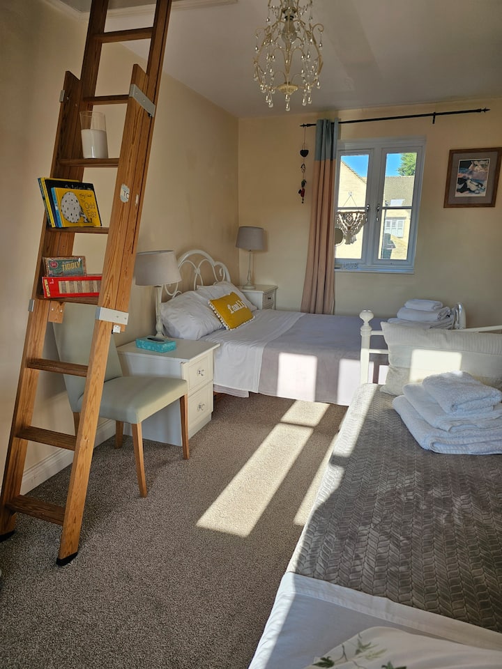 The Nest
(Small Double Bed & Single) - Bourton-on-the-Water