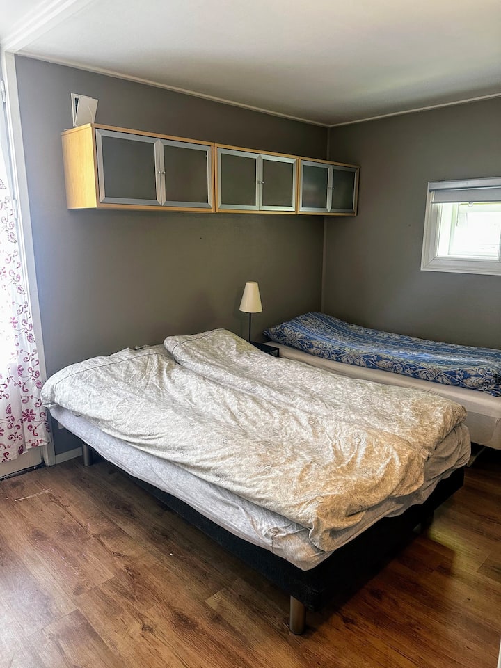 Rom Med Dobbeltseng Og Enkeltseng. - Bergen