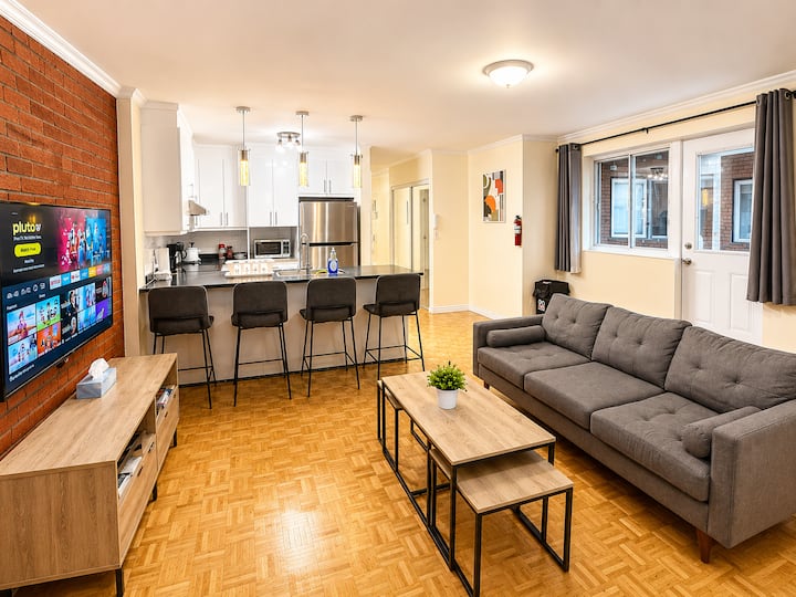 Stylish 2br | Steps From Metro & Mont-royal - Montreal