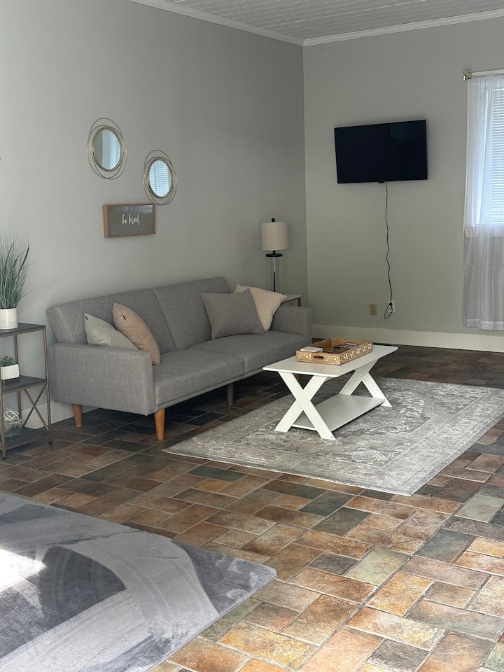 Charming Millbrook Retreat - Millbrook, NY
