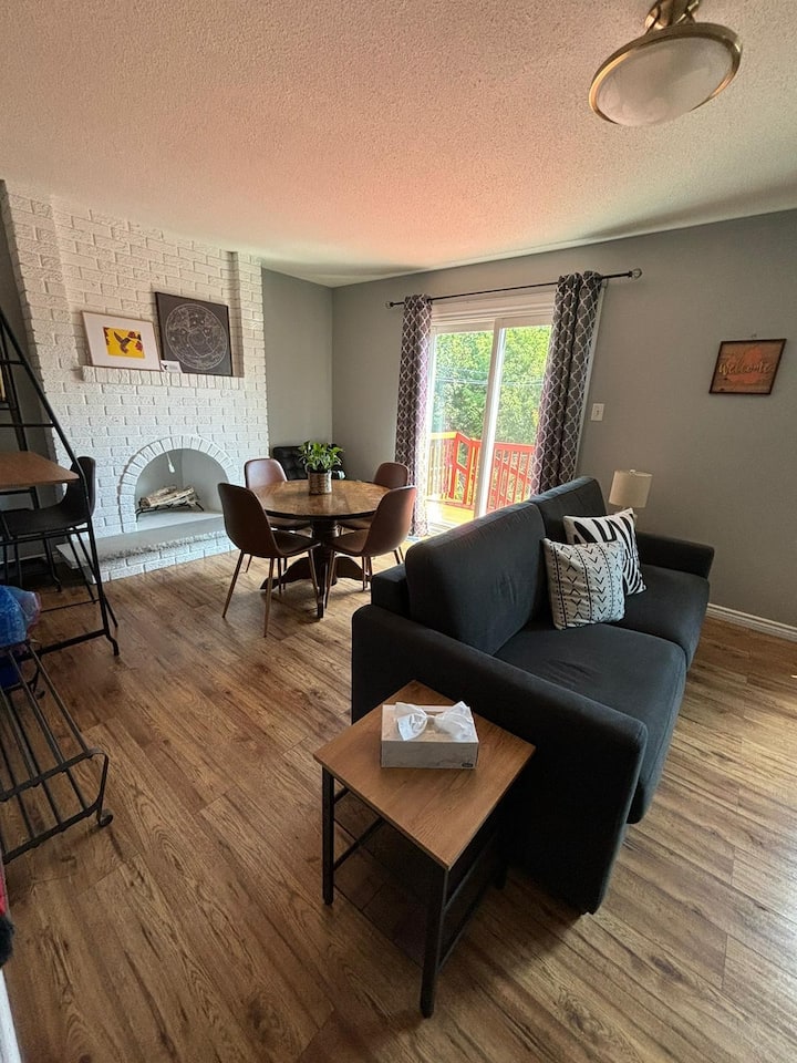 Spacious Private Suite With Walk Out Backyard - Toronto