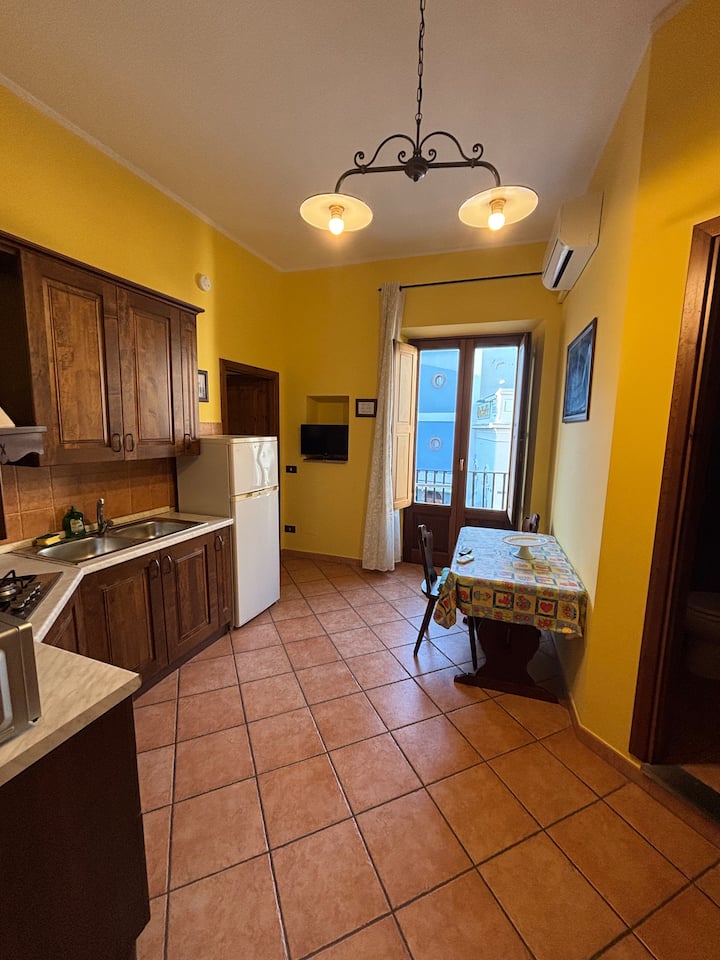Appartamento Bilocale, 1º Piano Con Balcone - Lipari