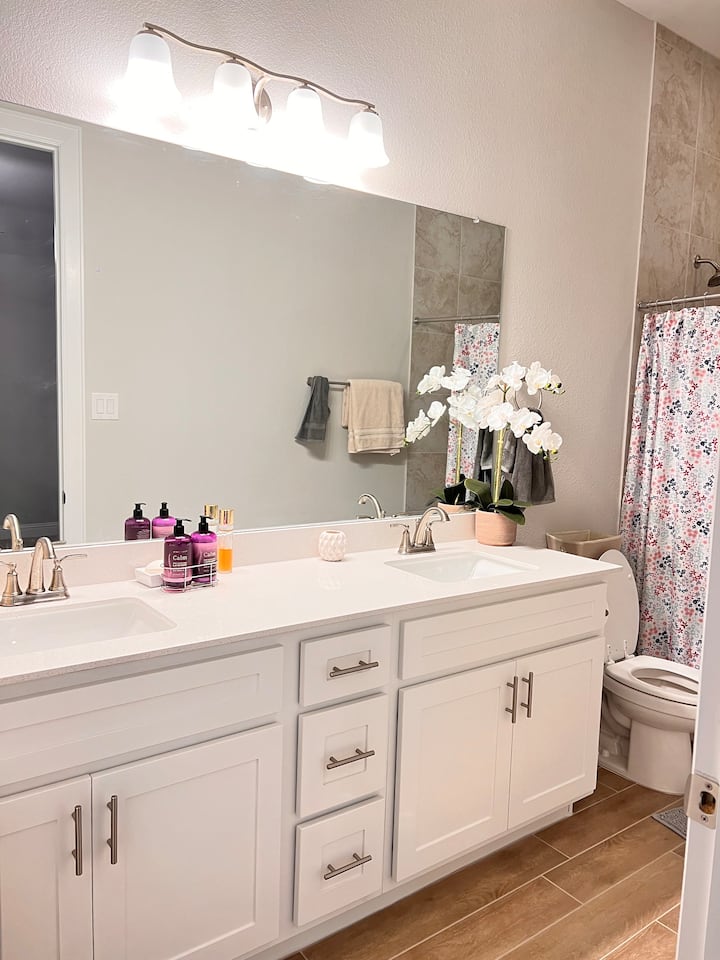 A Single-family House With 2 Bath - Georgetown, TX