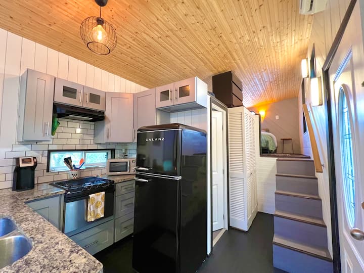 Tiny Home Tucked Within Trees - Cedar Creek, TX