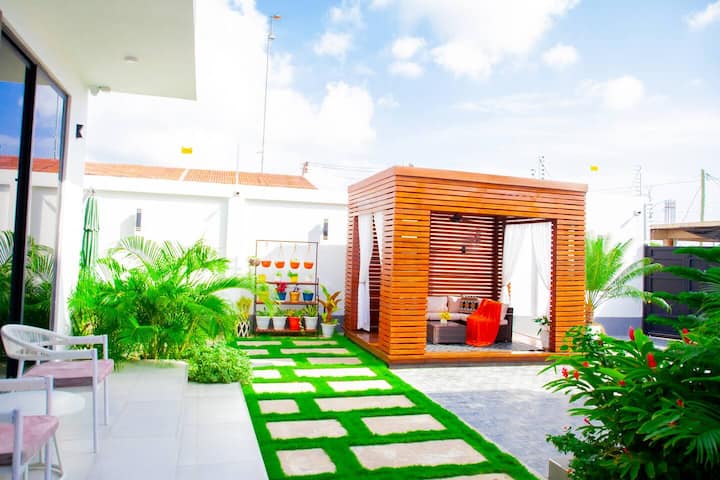 New Vibrant Charm W/pool +Hottub | Gym | Wi-fi - 다르에스살람