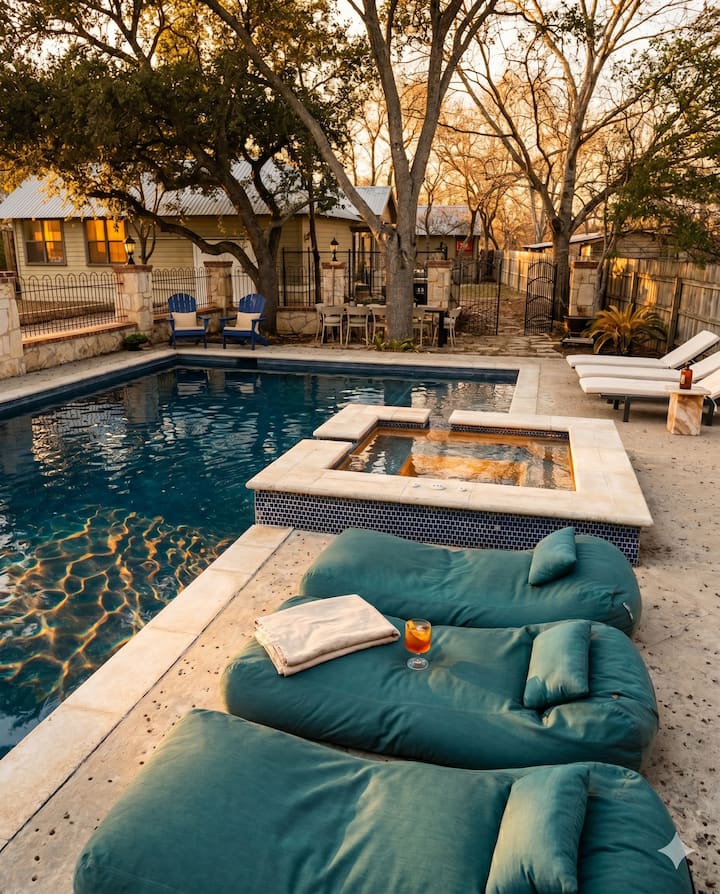 Riverfront Estate | Pool+hot Tub | Sleeps 24+ - San Marcos, TX