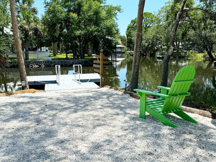 Crystal River Waterfront Lodge. - Crystal River, FL