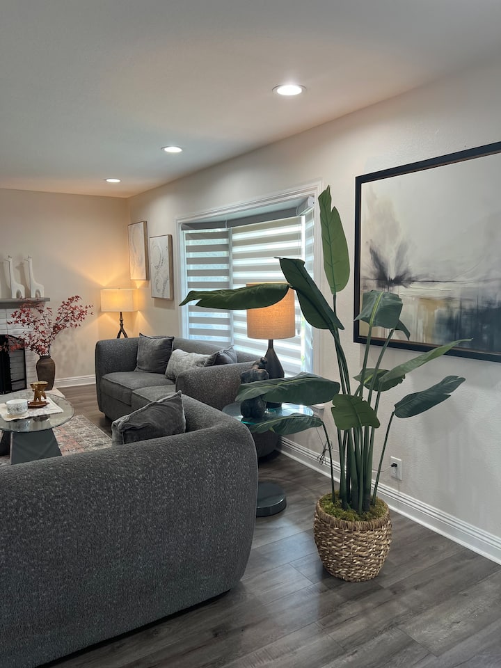 Coastal Beach Family Home. Central Ac - Huntington Beach, CA