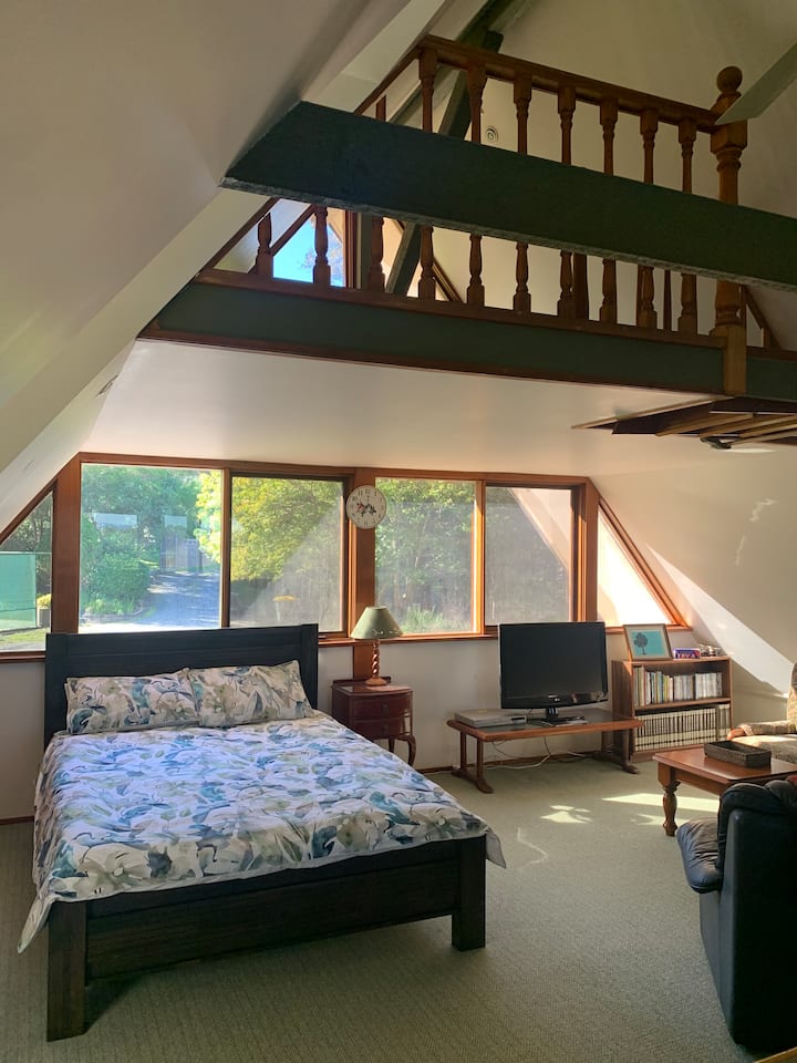 Timberly Loft -
Short Drive To Berry And Beach - Berry