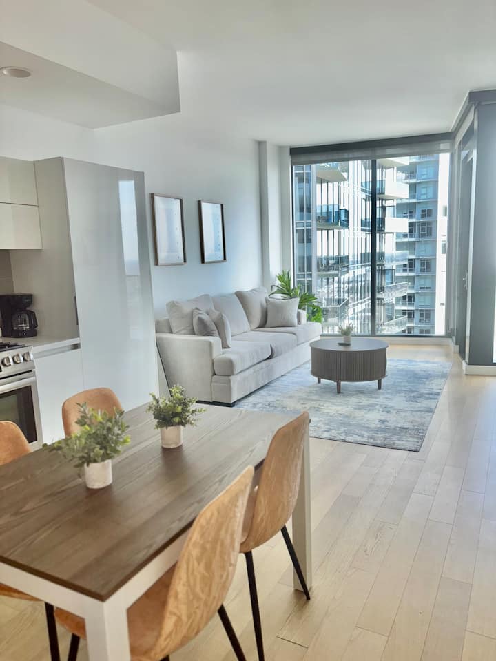 Luxury Living Dtla, Steps To Crypto Arena - 버뱅크