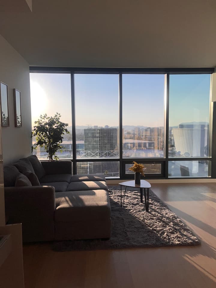 Luxury Living Dtla, Steps To Crypto Arena - Burbank, CA