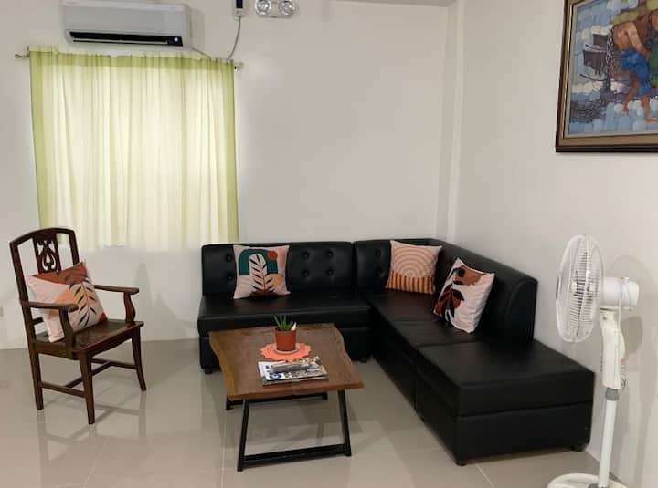 Quiet Modern 1br | Near Nightlife | Fast Wifi + Ac - Angeles