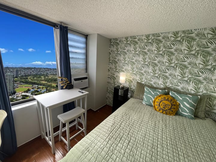 25th F  Center Of Waikiki 2bd W/poolhottub Getaway - Honolulu, HI