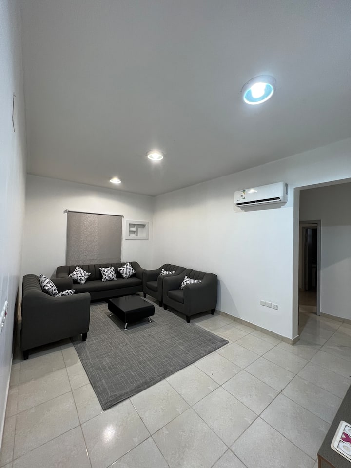 شقة هادئة 3 غرف نوم بلاستيشن 5 - Riyadh