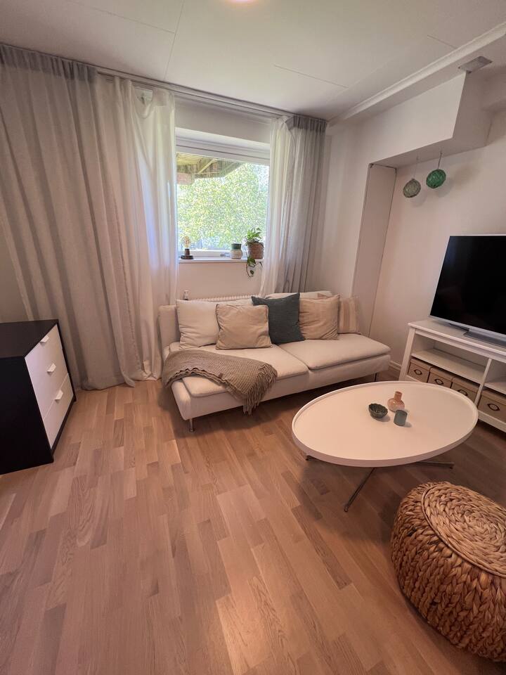 Nyrenoverad Lägenhet I Hus. - Kungshamn