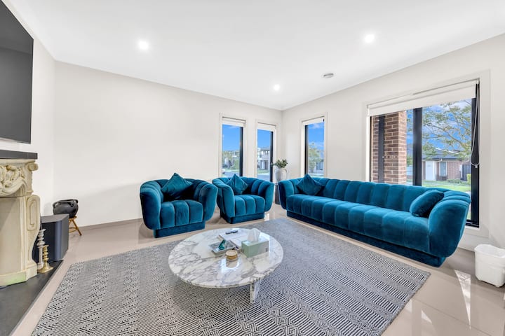 Luxurious 4 Bedroom Home In Prime Location - 시티 오브 윈덤