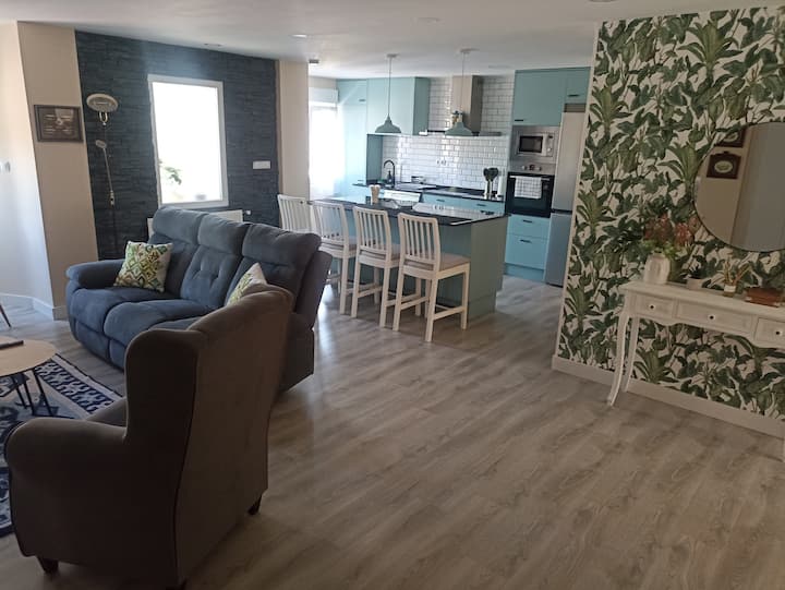 El Peñón De Raíces. - Avilés