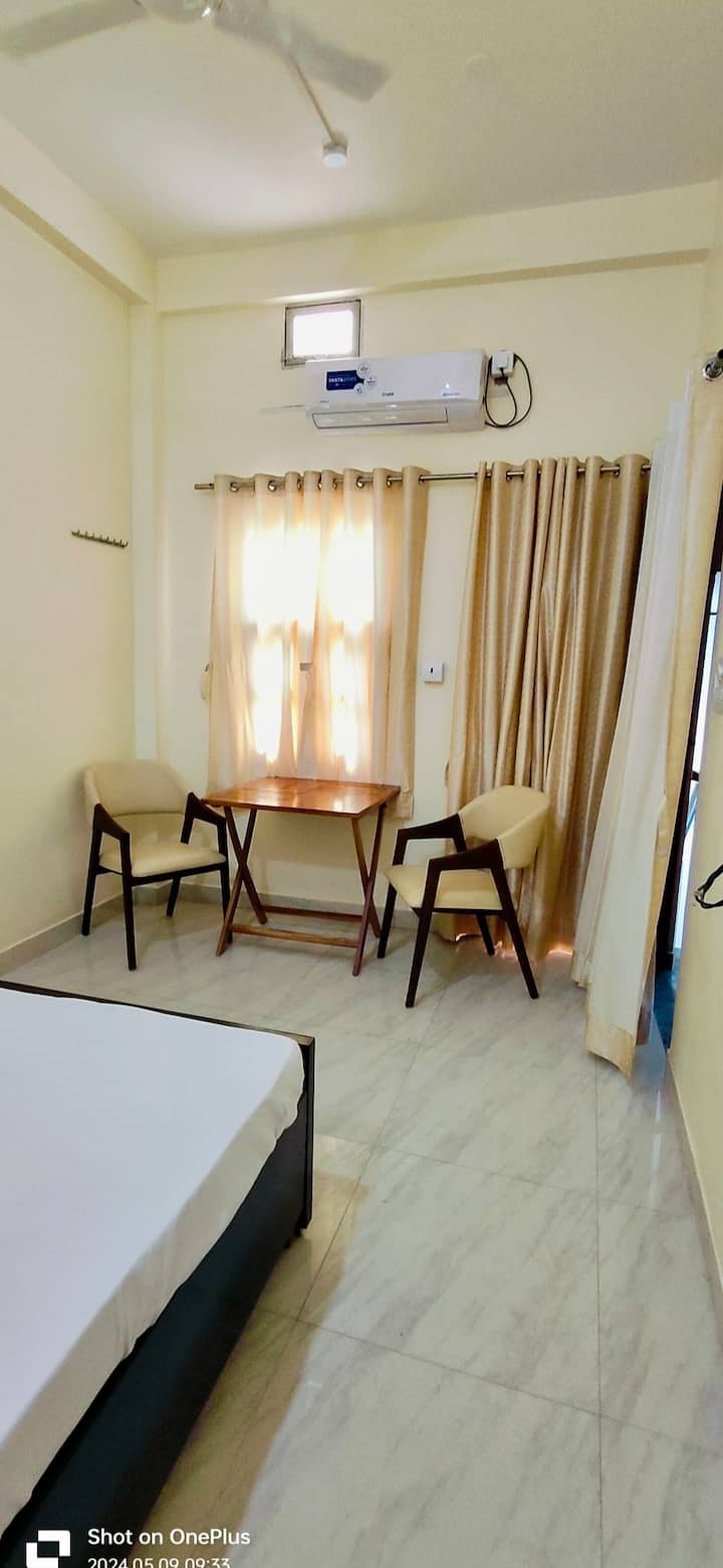 Flat 103 (1rk) At Kanti Villa Near Ghat And Temple - ワーラーナシー