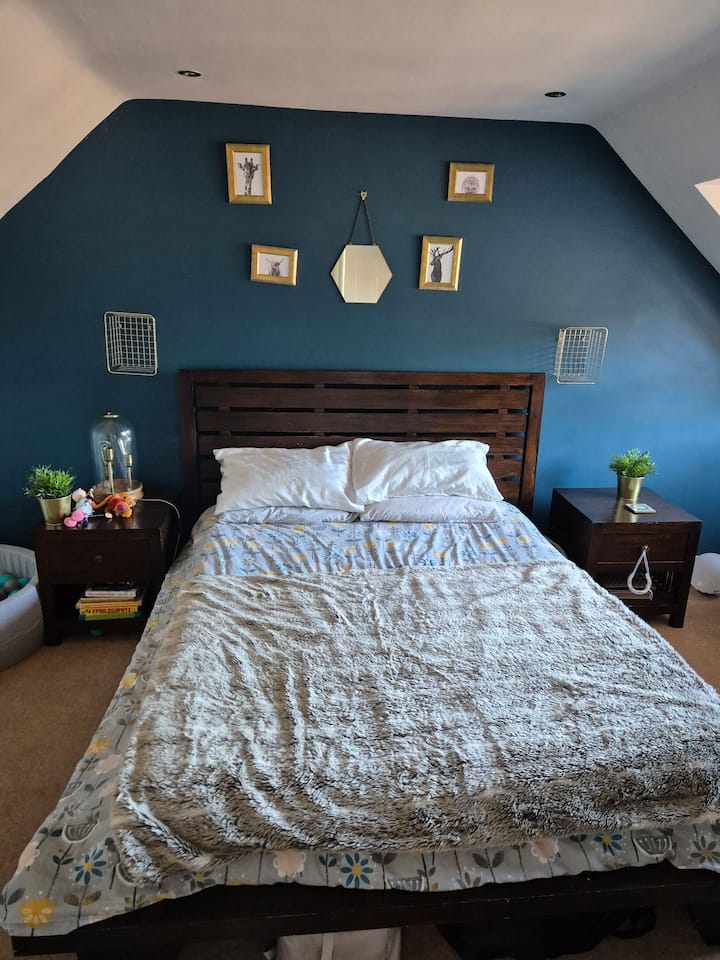 Room In The Pend - Livingston