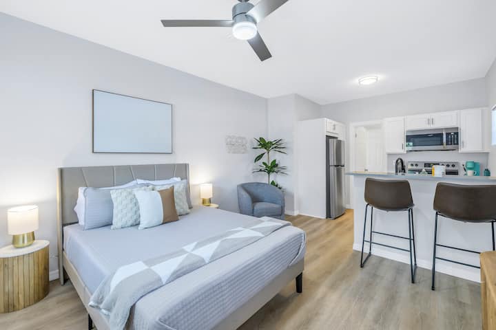 Studio 727| Near Dwntn St Pete| Food| Shops - St. Petersburg, FL