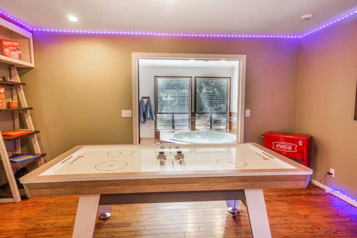 Treetop Lake Greogory  Jacuzzi & Hocky Table-pet - Crestline, CA