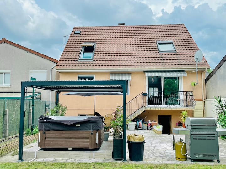 Suite éLégante Avec Jardin & Jacuzzi Près De Paris - Le Bourget